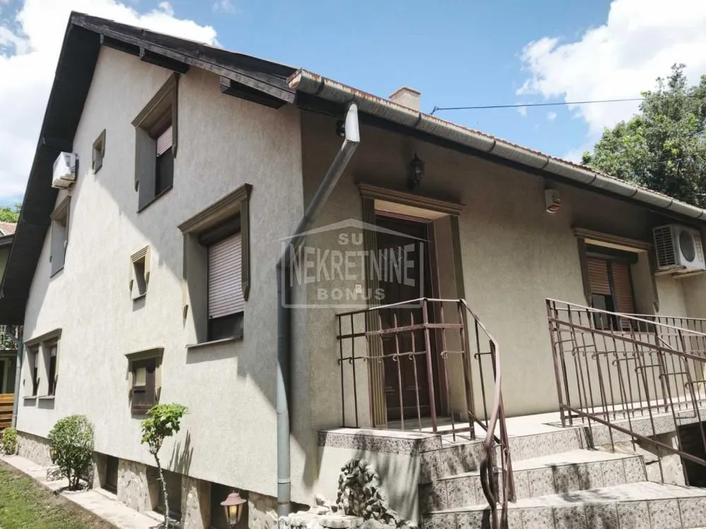 Prodaja, kuća, 190m², Novo Selo, Subotica