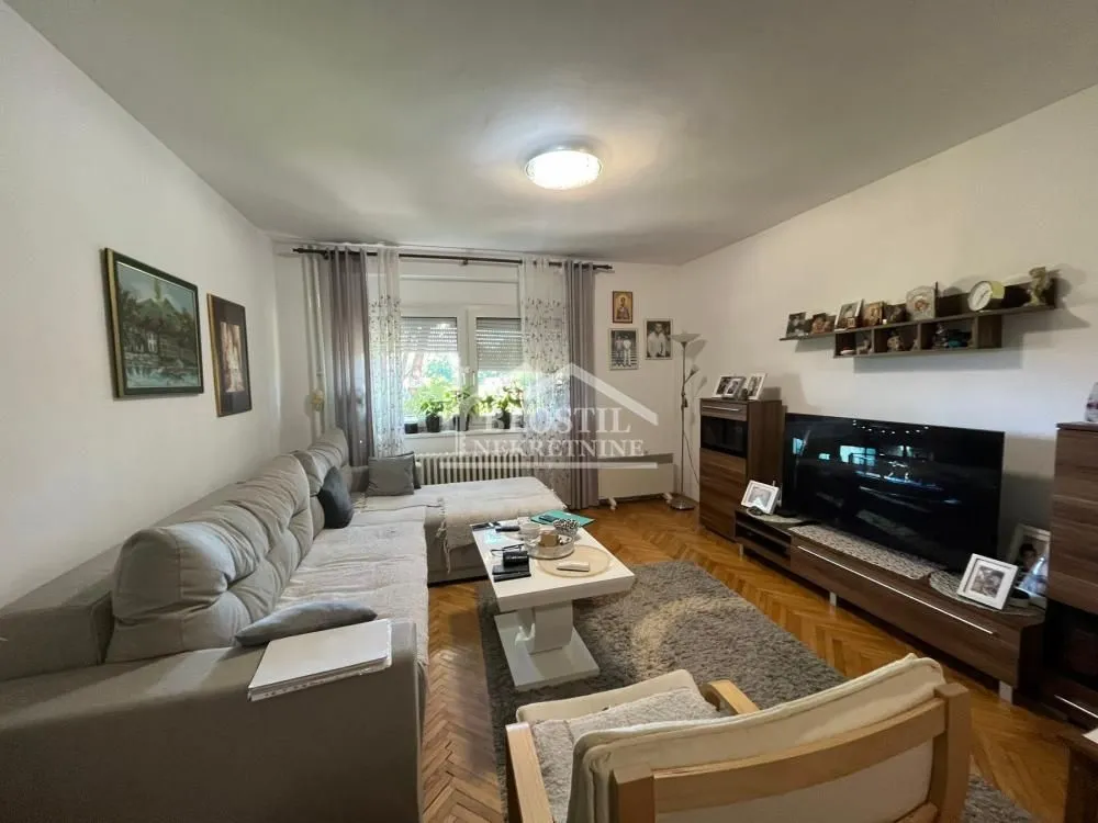 Prodaja, trosoban stan, 76m², Papazovac, Smederevo