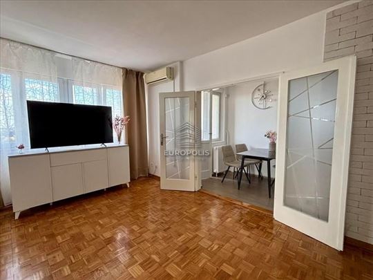 Trosoban stan funkcionalnog rasporeda u mirnom del