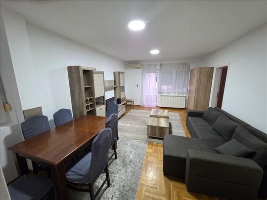 Izdavanje 4.0 stana,Bilecka,Vozdovac