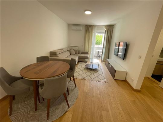 Đeram pijaca.45m2,II,lift,cg,garaža,nov,namešten,