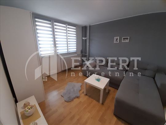 Izdaje se stan u Durlanu kod pošte, 58m2, X sprat