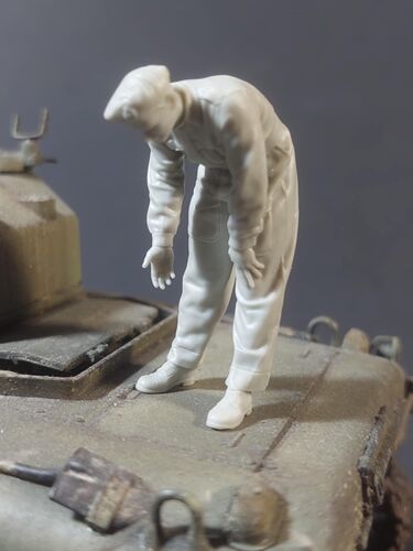 PanzerArt FI35-232 British Tanker Loading 75mm Ammo No. 1