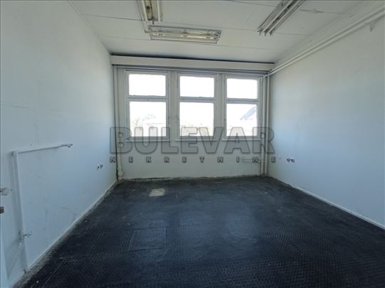 Izdaje se poslovni objekat 187m2, na periferiji Ni