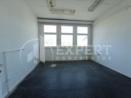 Izdaje se poslovni objekat 187m2, na periferiji Ni