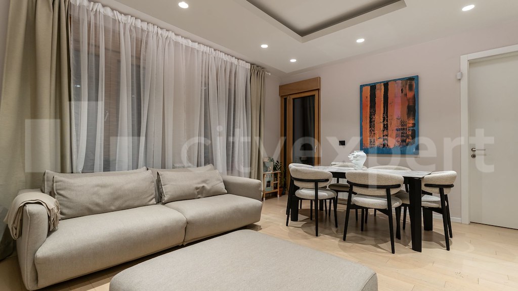 Stan za izdavanje BEZ PROVIZIJE: Četvorosoban, 103m², Knićaninova, Stari grad - 2150€