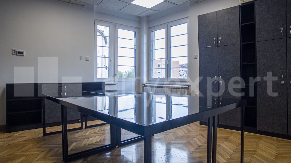 Poslovni prostor za izdavanje BEZ PROVIZIJE: Ostalo, 135m², Bulevar despota Stefana, Stari grad - 1300€
