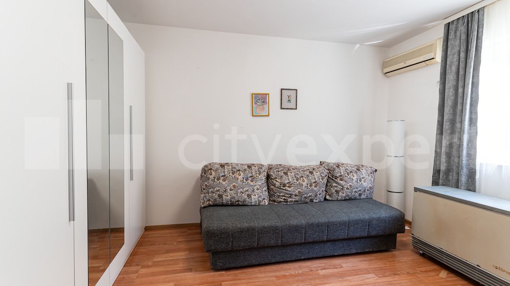 Stan u kući za izdavanje BEZ PROVIZIJE: Jednoiposoban, 35m², Krajiških brigada, Čukarica - 380€