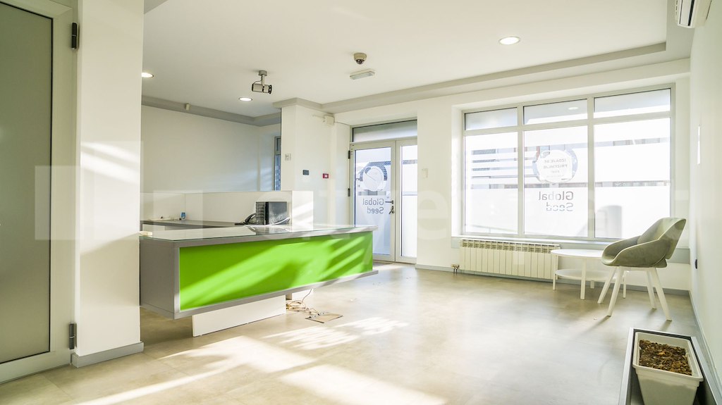 Poslovni prostor Izdavanje Novi Sad Bez skrivenih troškova - 83m², Heroja Pinkija, Novi Sad - 1000€