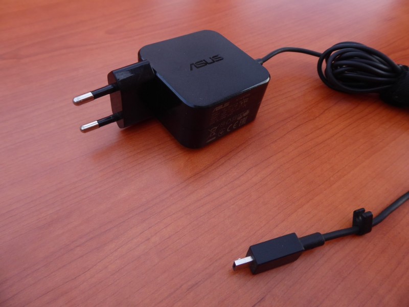 ASUS strujni adapter punjač, ADP - 33AW C 19V, 1.75A