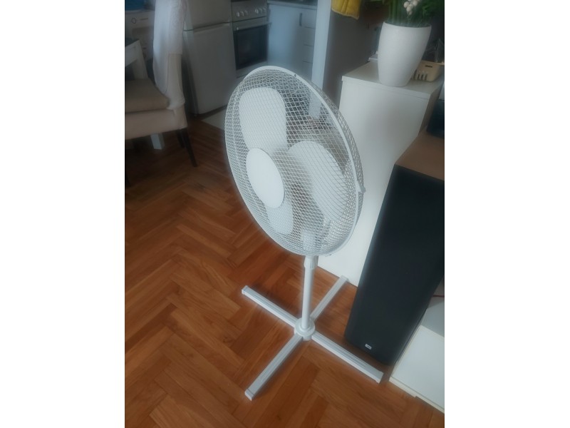 Ventilator . Polovan . Ispravan . Lep.