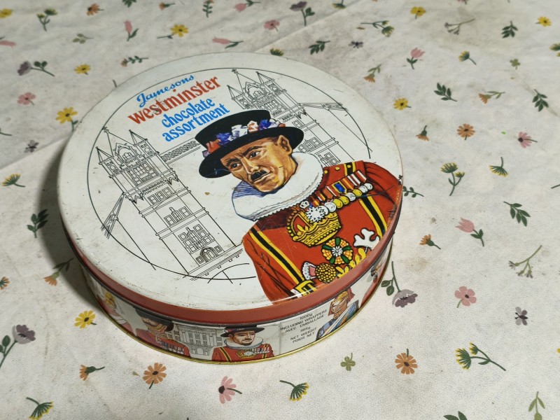 stara metlna posuda