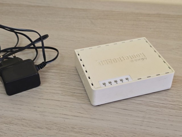 Mikrotik Router Board 750 sa 5 portova
