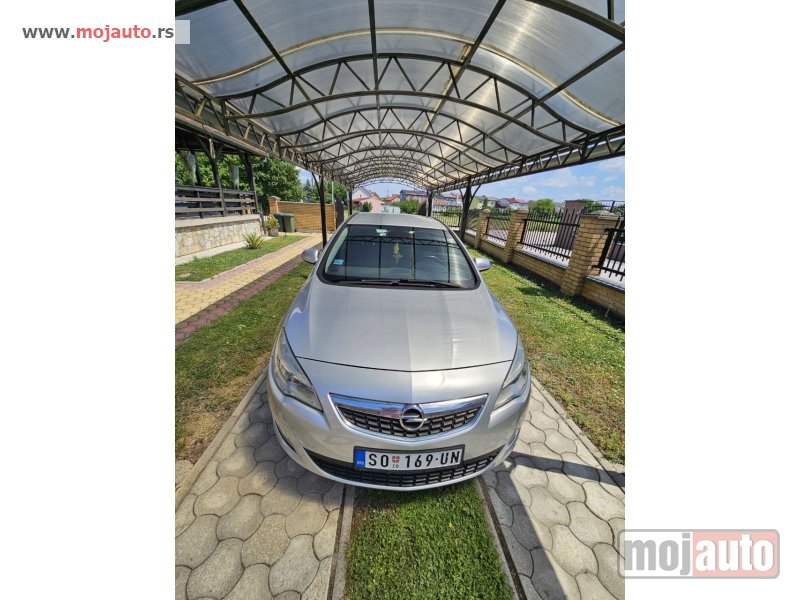 Opel Astra J