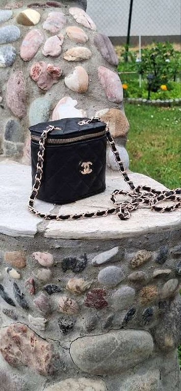 Ženske torbe – prošiveni modeli sa lancem i ručkama - Elegantne mini