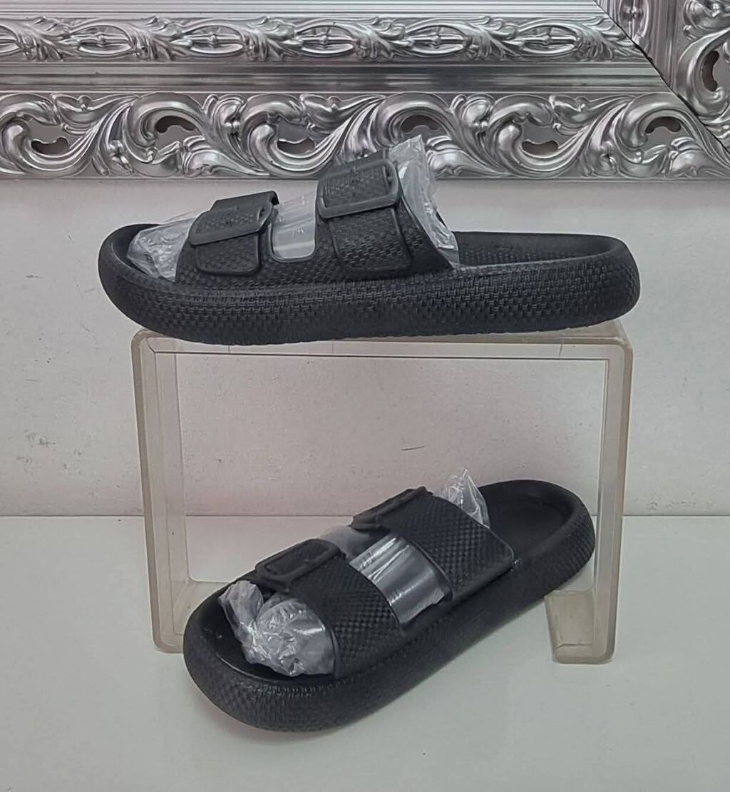 Dvoje kaišaste papuče sa debelim đonom - Model: klompa-papuče sa dva