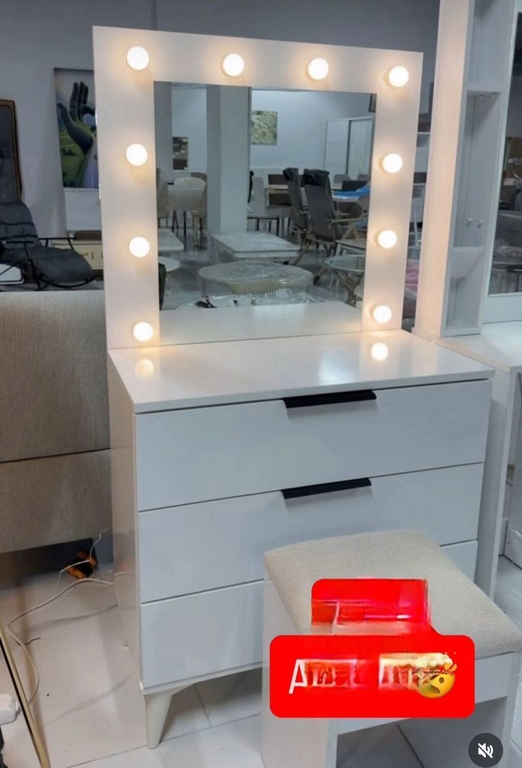 Toaletni sto sa LED ogledalom – “hollywood” stil - Bele boje, moderan