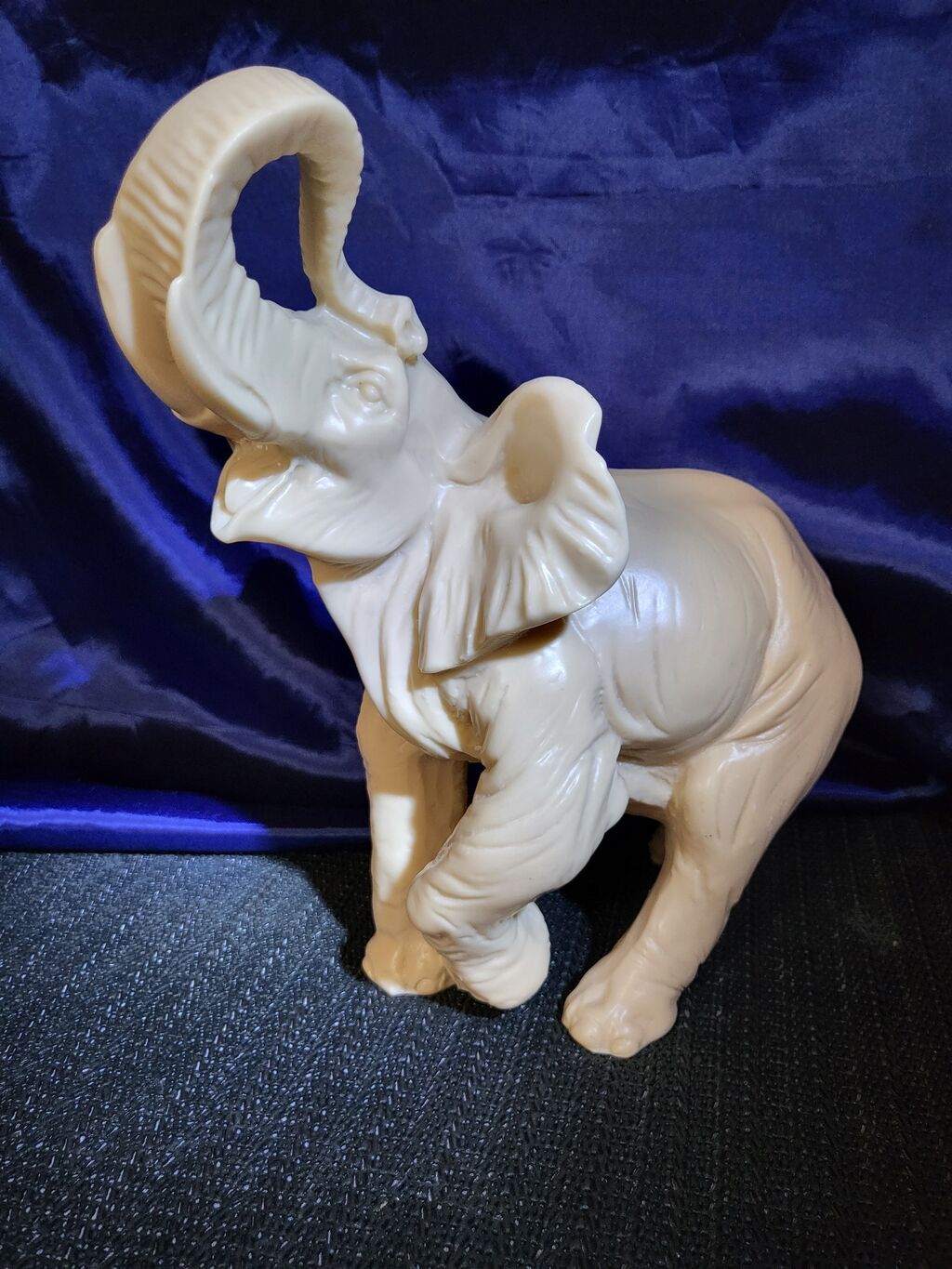 Figura nova slona,italijanski alabaster 1970/80ta godina. Masivna