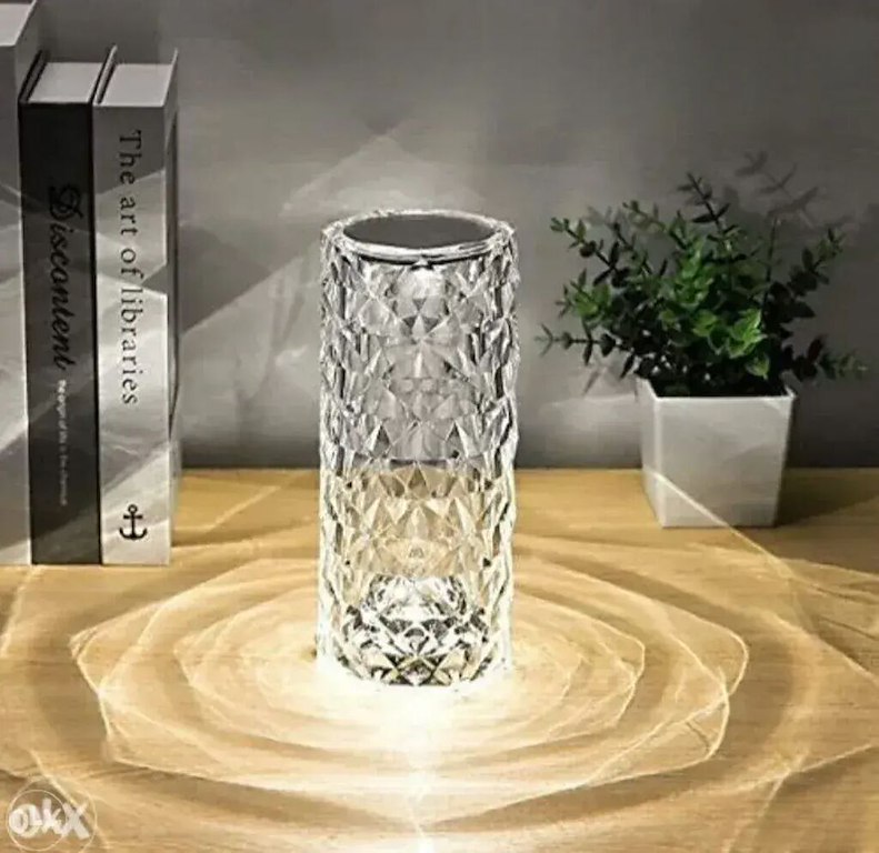 Lampa Kristal na Dodir      Ova lampa kristal je pravi dekorativni