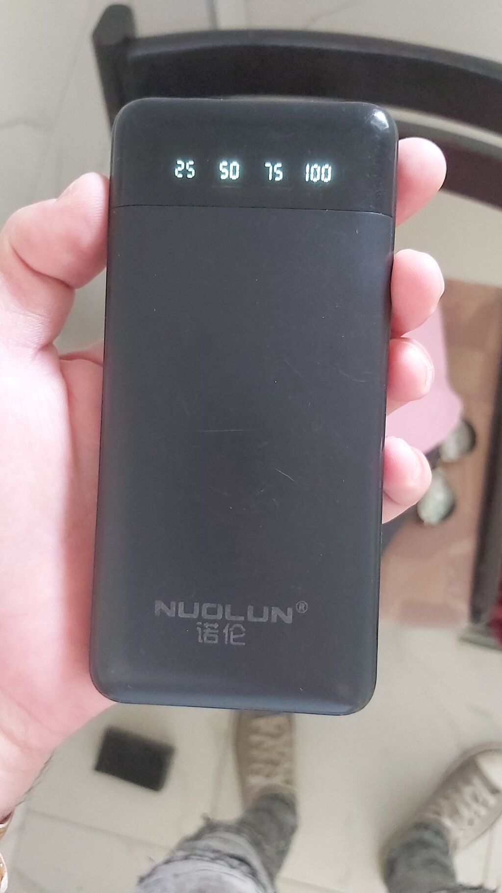 Prenosivi punjac 10000mAh prodaje se u stanju kakvom je Bez prava na