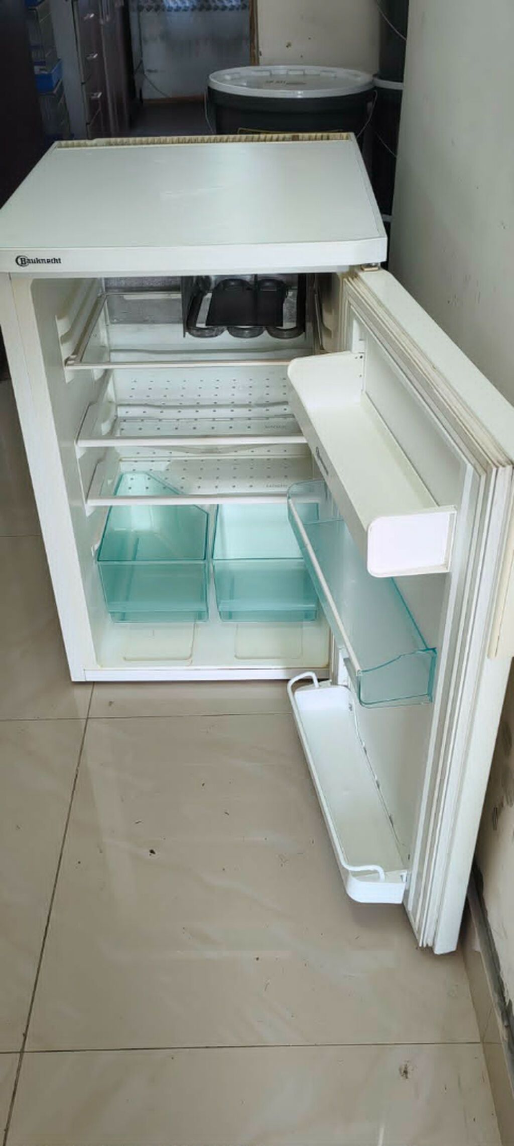 Prodajem frizider na plin 120L. Cena 24000. Broj telefona: 060/3237970