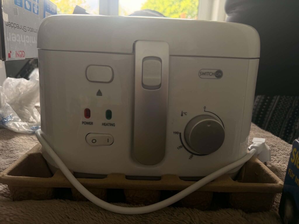 Električna friteza SWITCH ON - Kompaktna friteza sa poklopcem i
