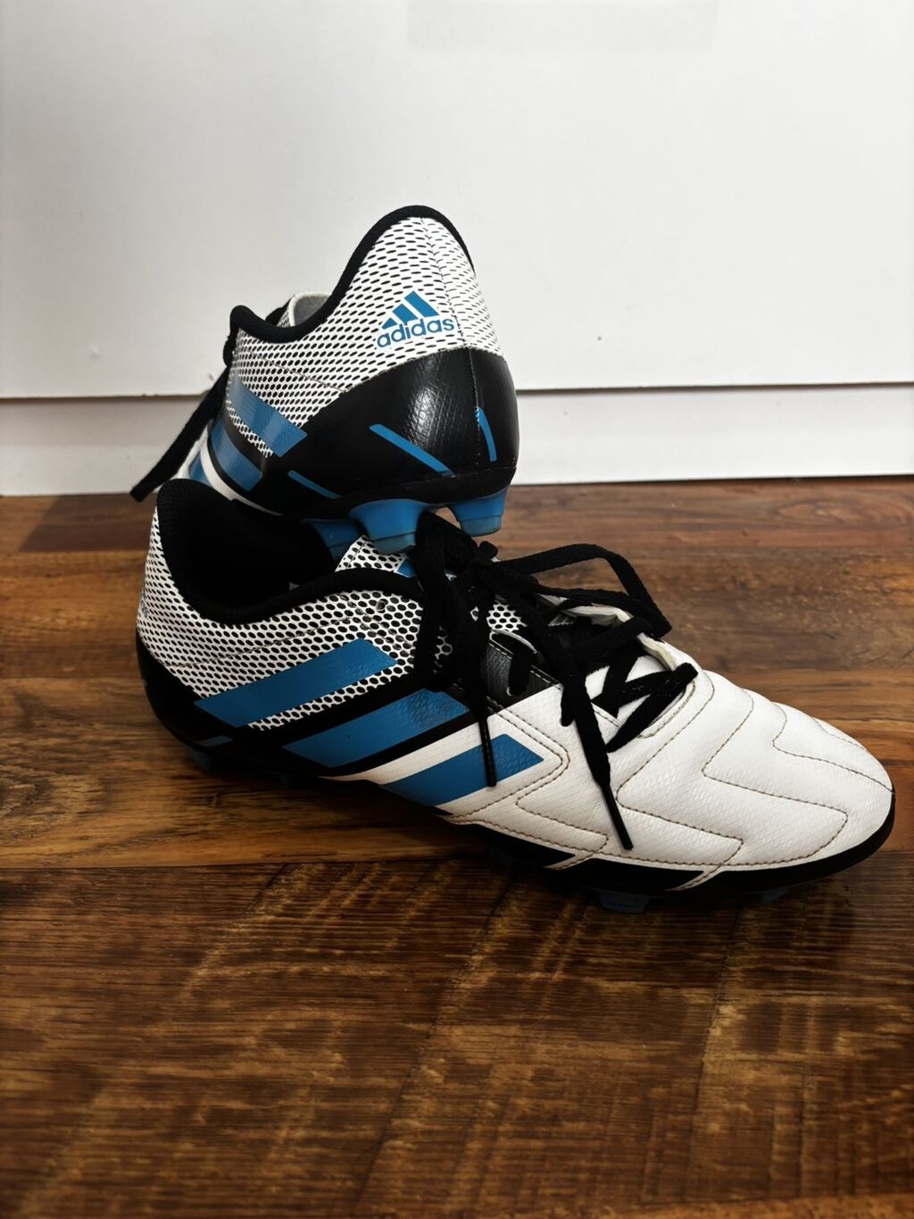 Kopačke Adidas br 42 gaziste 265 mm su u odlicnom stanju sa veoma