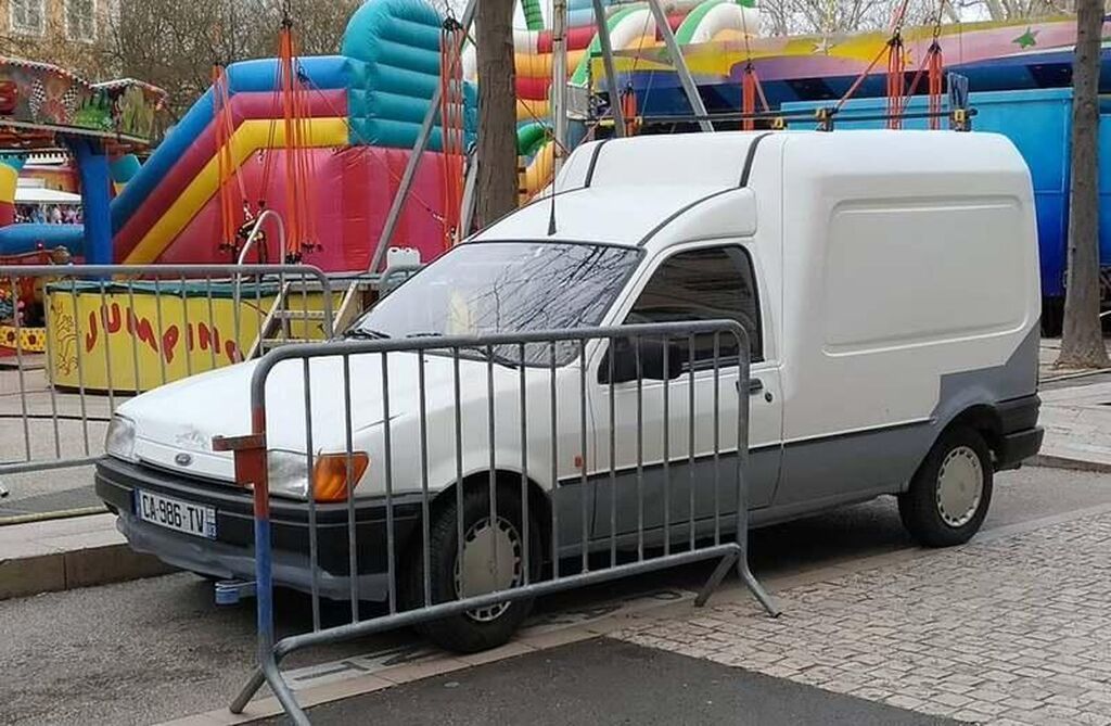 UNUTRASNJA/SPOLJNA BRAVA ZA FORD COURIER | Ford courier 0 -