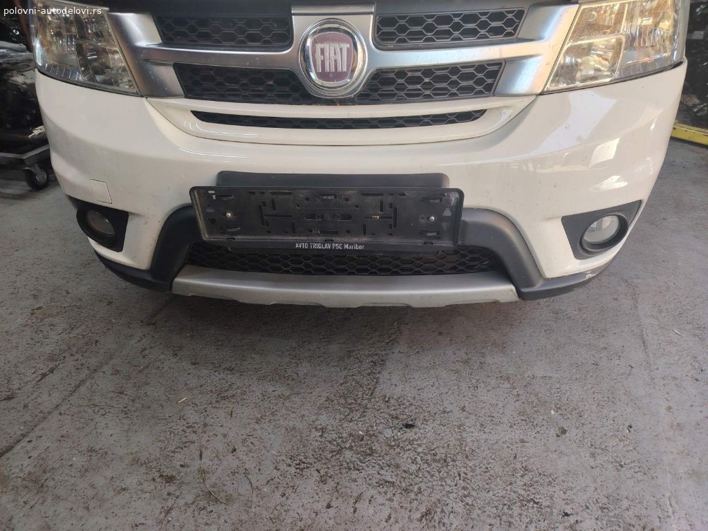 FIAT FREEMONT BRANIK PREDNJI BOJA BELA