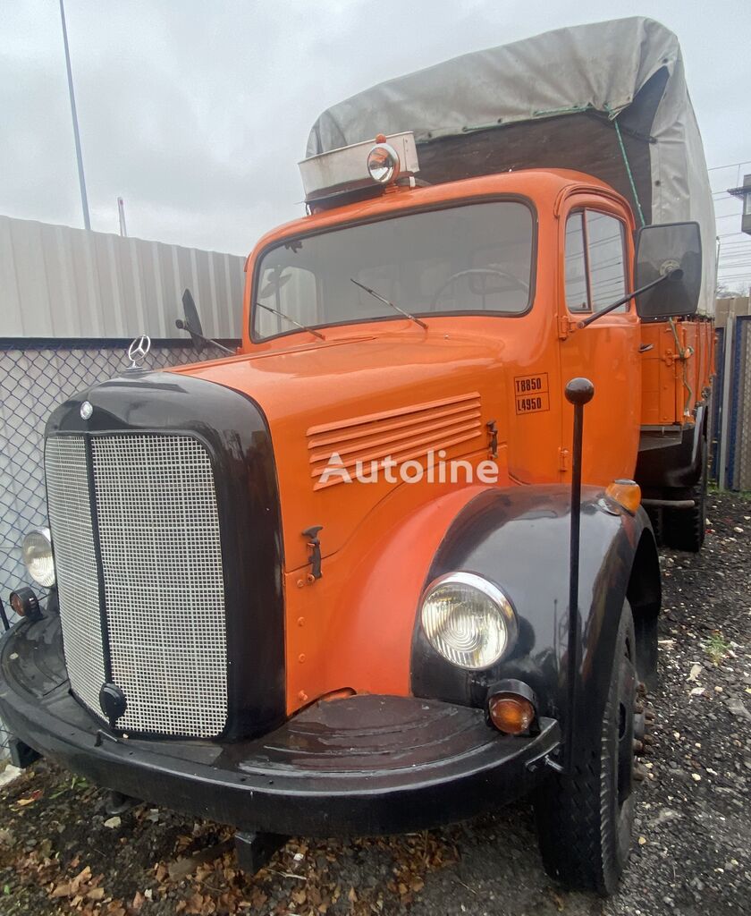 Mercedes-Benz LA312/36 kamion s ravnom platformom