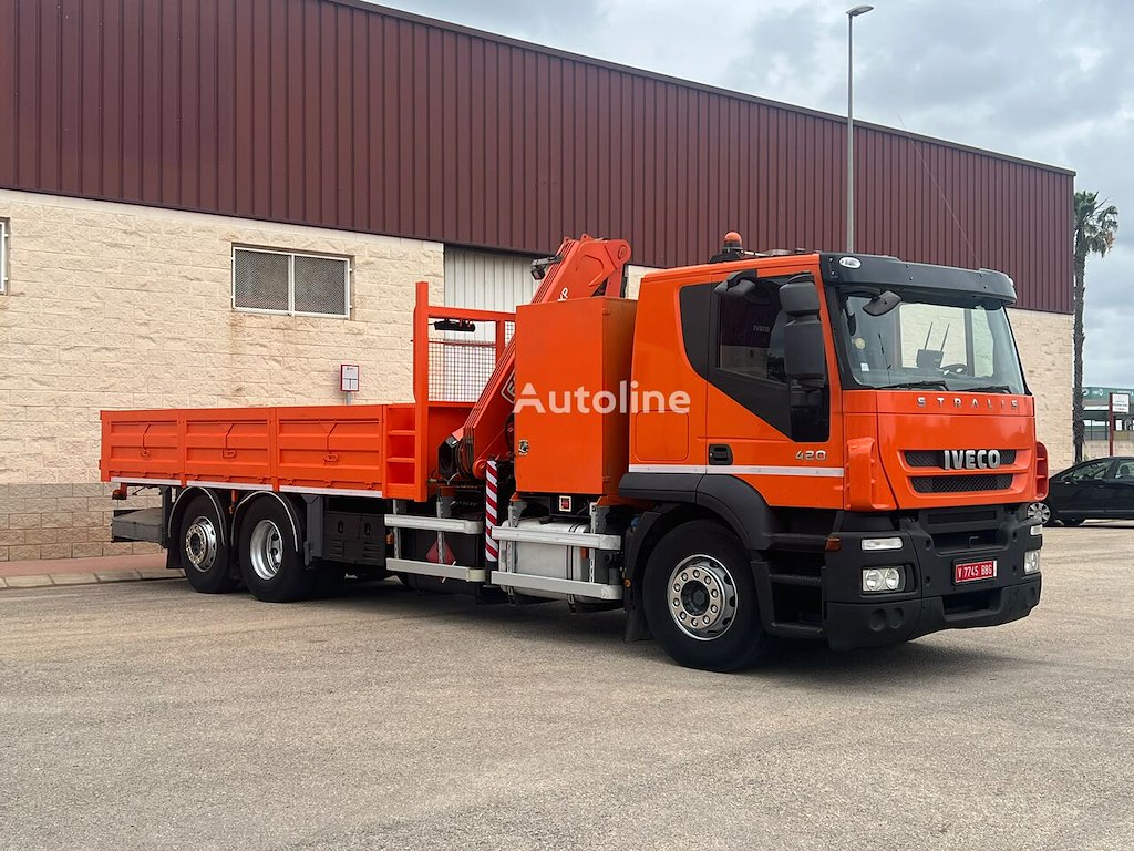 IVECO Stralis 420 kamion s ravnom platformom