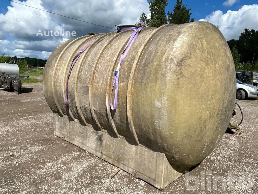 Prodaje se cilindrični spremnik na aukciji