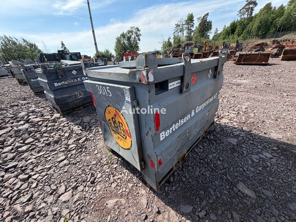 Prodaje se KN Andre KN Dieseltank 1000L rezervoar za skladistenje goriva na aukciji