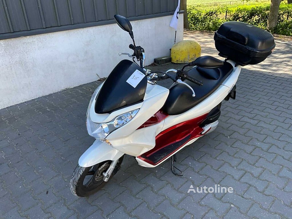 Prodaje se Honda PCX 125 skuter na aukciji