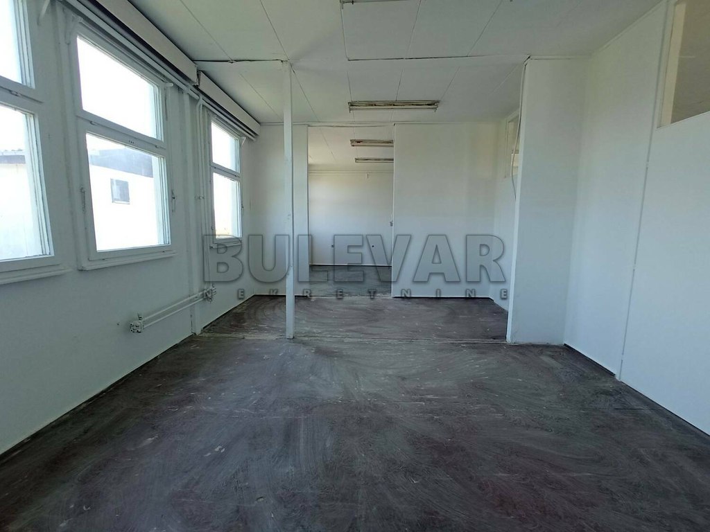 Poslovni prostor / Lokal, Niš - 9 Maj (Novo naselje) | Izdavanje · 187m² · 650€