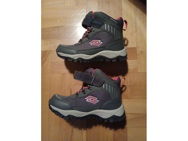 LOTTO duboke patike vodootorne br. 32. NOVE