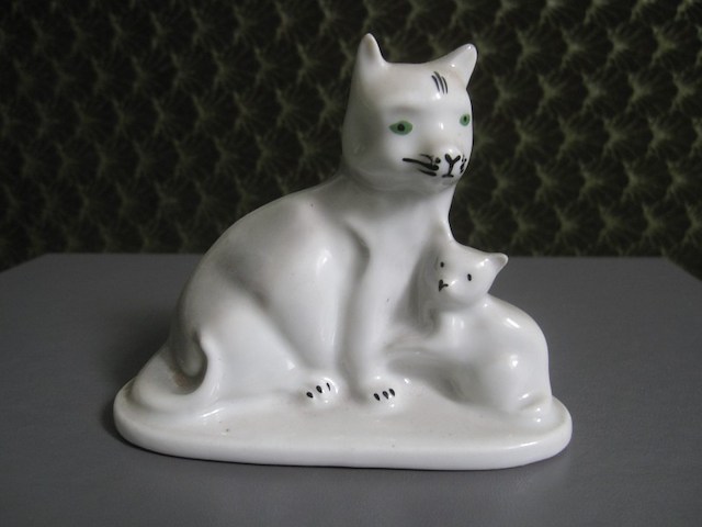 MAČKA I MAČE  PORCELANSKA  FIGURA