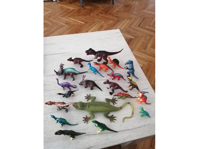 Igračke -  Dinosaurusi(20 komada) + 1 krokodil