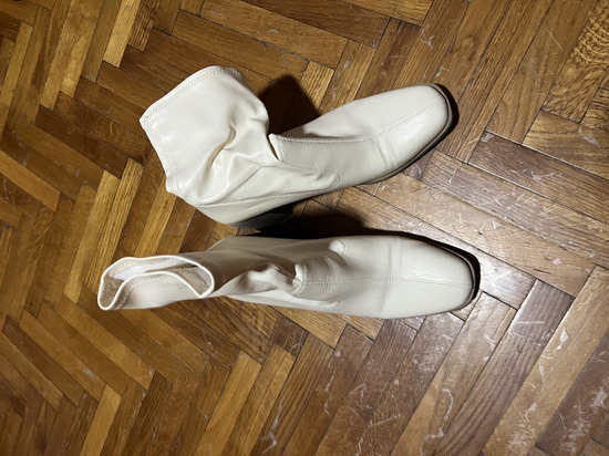 BERSHKA belle/krem bele čizme AKCIJA