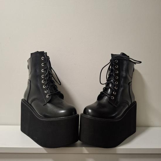 HITNO NOVE Cizme visoka platforma 37 visoke goth