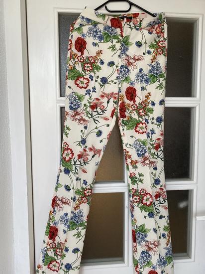 Zara cvetne pantalone