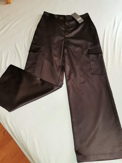 Pantalone saten novo sa etiketom 42