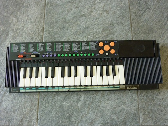Sintisajzer CASIO PT-88