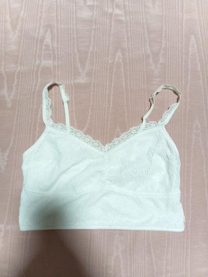 Gili Hicks top