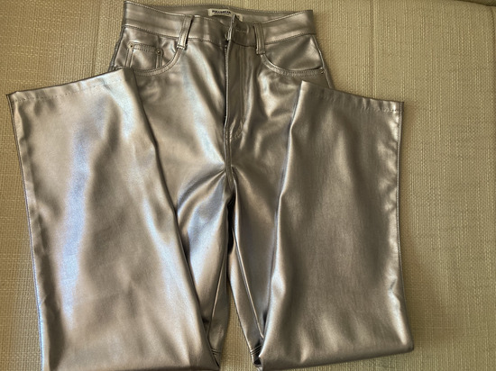Pull&Bear sjajne pantalone velicina 32!