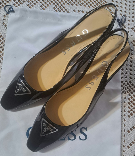 Guess lakovane sandalete