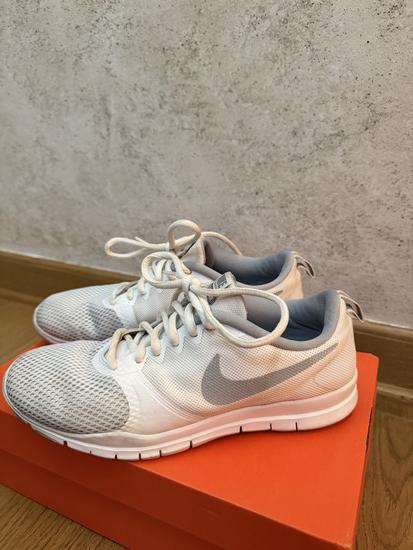 NIKE patike bele original
