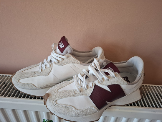 New Balance 327