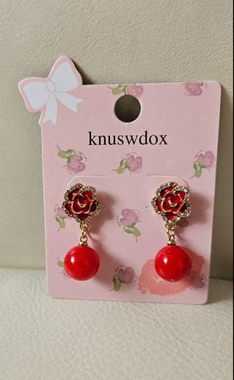 RezRed email camellia pearl drop minđuše, novo