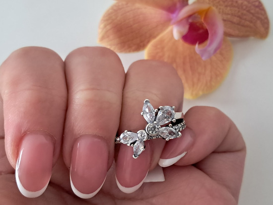 Nov Pandora prsten sa kamencicima 925 17,5mm
